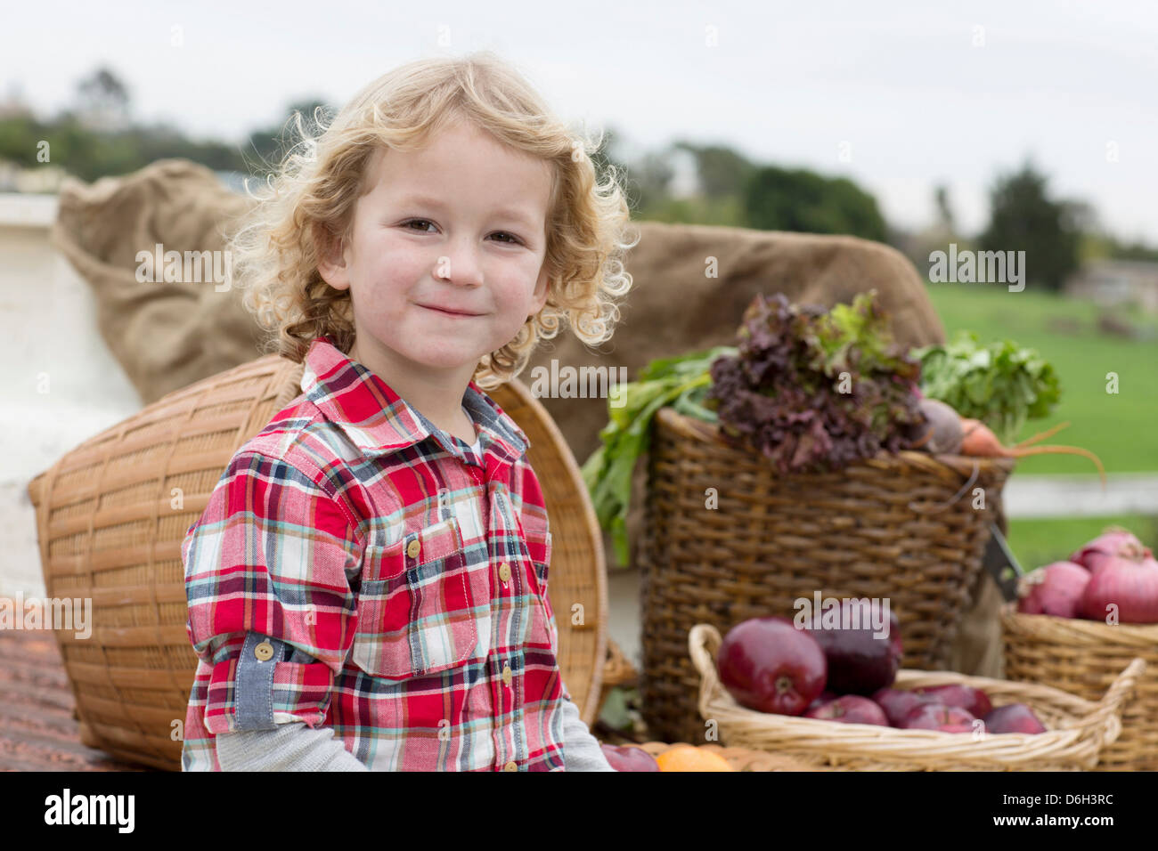 Sitting on truck bed hi-res stock photography and images - Alamy
