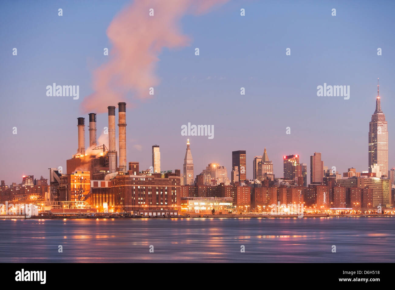 Smoke billowing from industrial building hi-res stock photography and ...