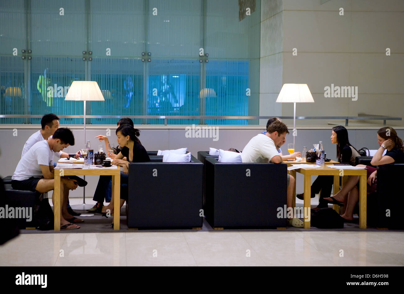Hong Kong, people in a coffee bar of the IFC Mall Stock Photo - Alamy