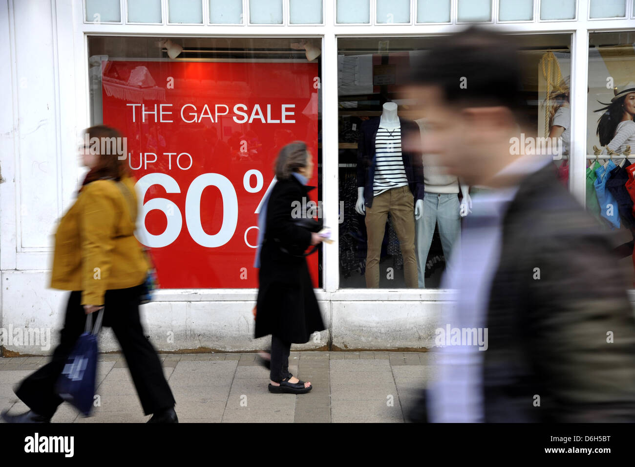 Cambridge, UK. 18th April 2013. Shoppers in Cambridge UK pass sale ...