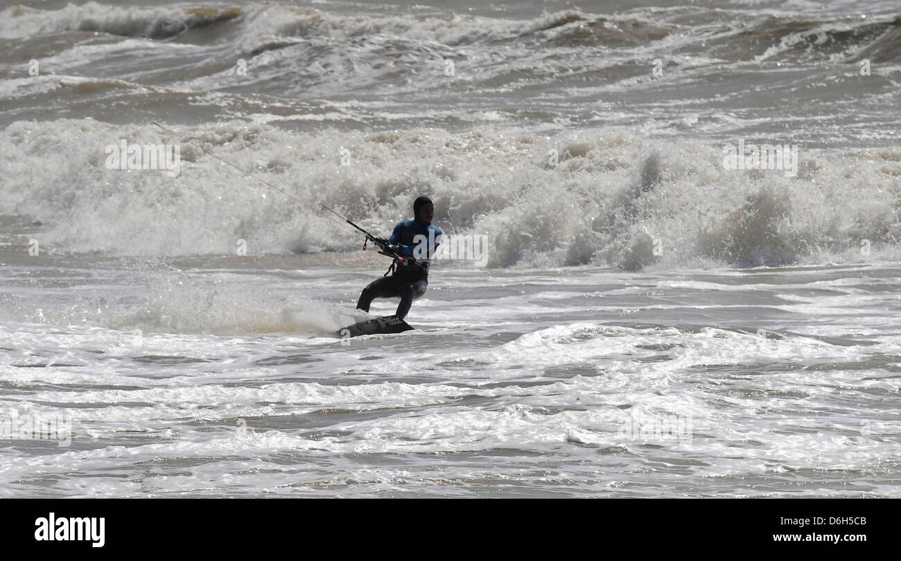 Kite surfing brighton uk hi-res stock photography and images - Alamy