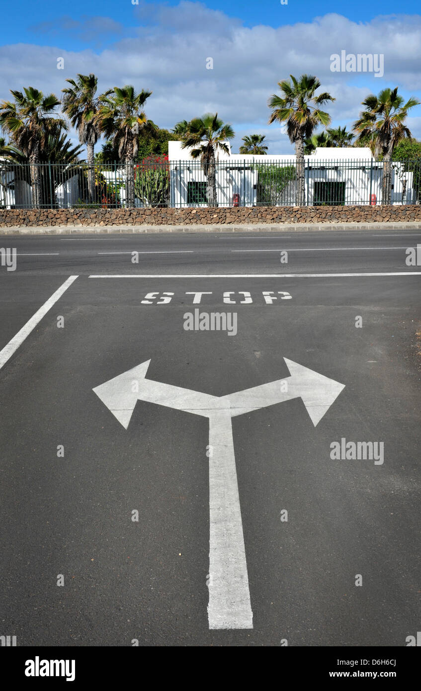 Road markings and junction hi-res stock photography and images - Alamy