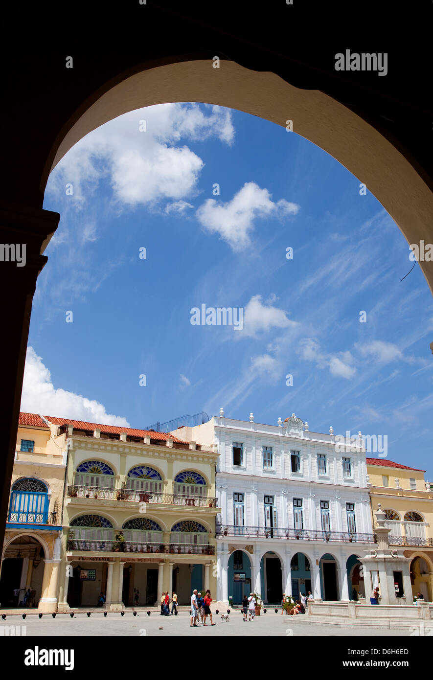 Cuban city square High Resolution Stock Photography and Images - Alamy