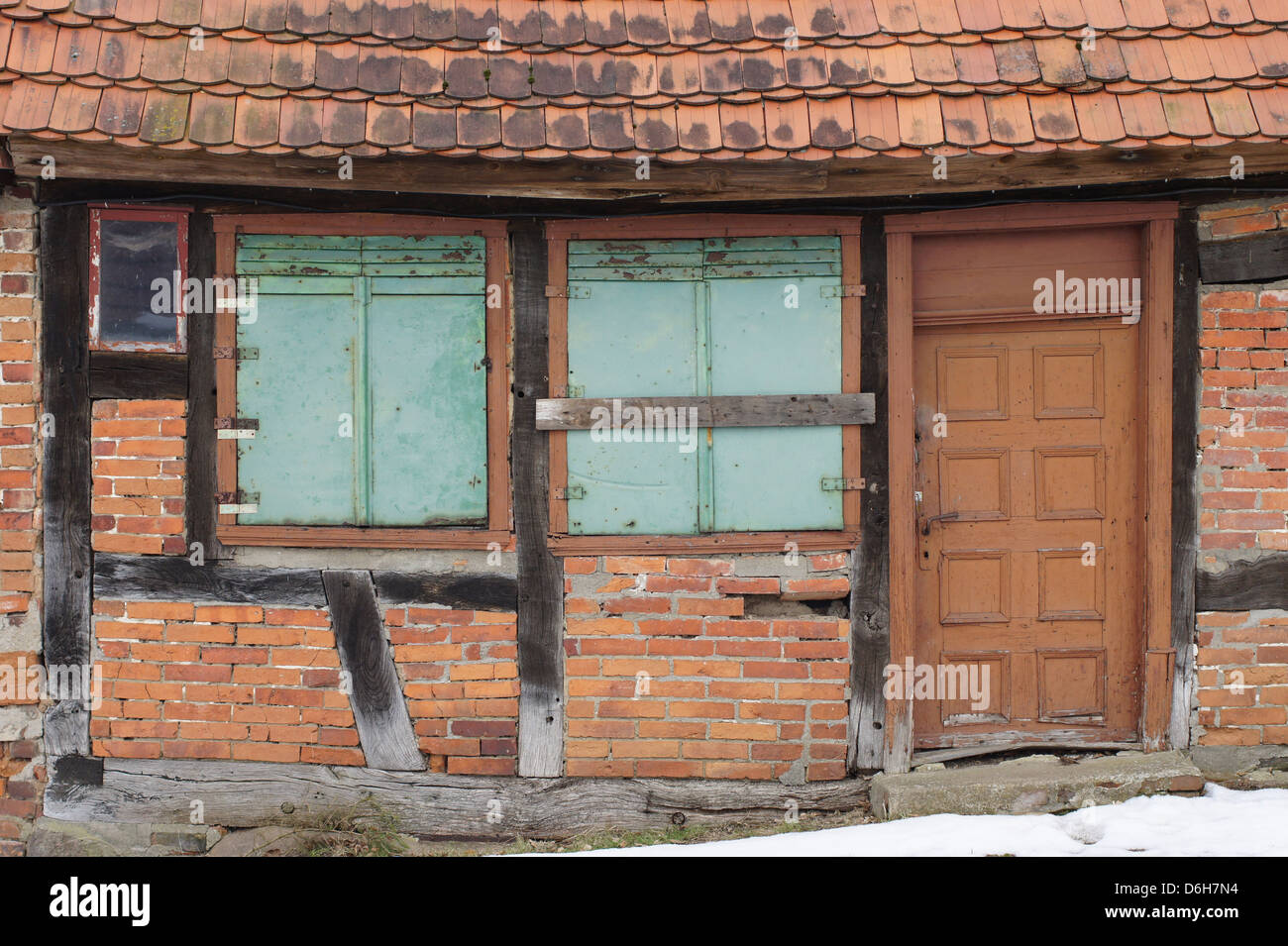 Decaying structures hi-res stock photography and images - Alamy