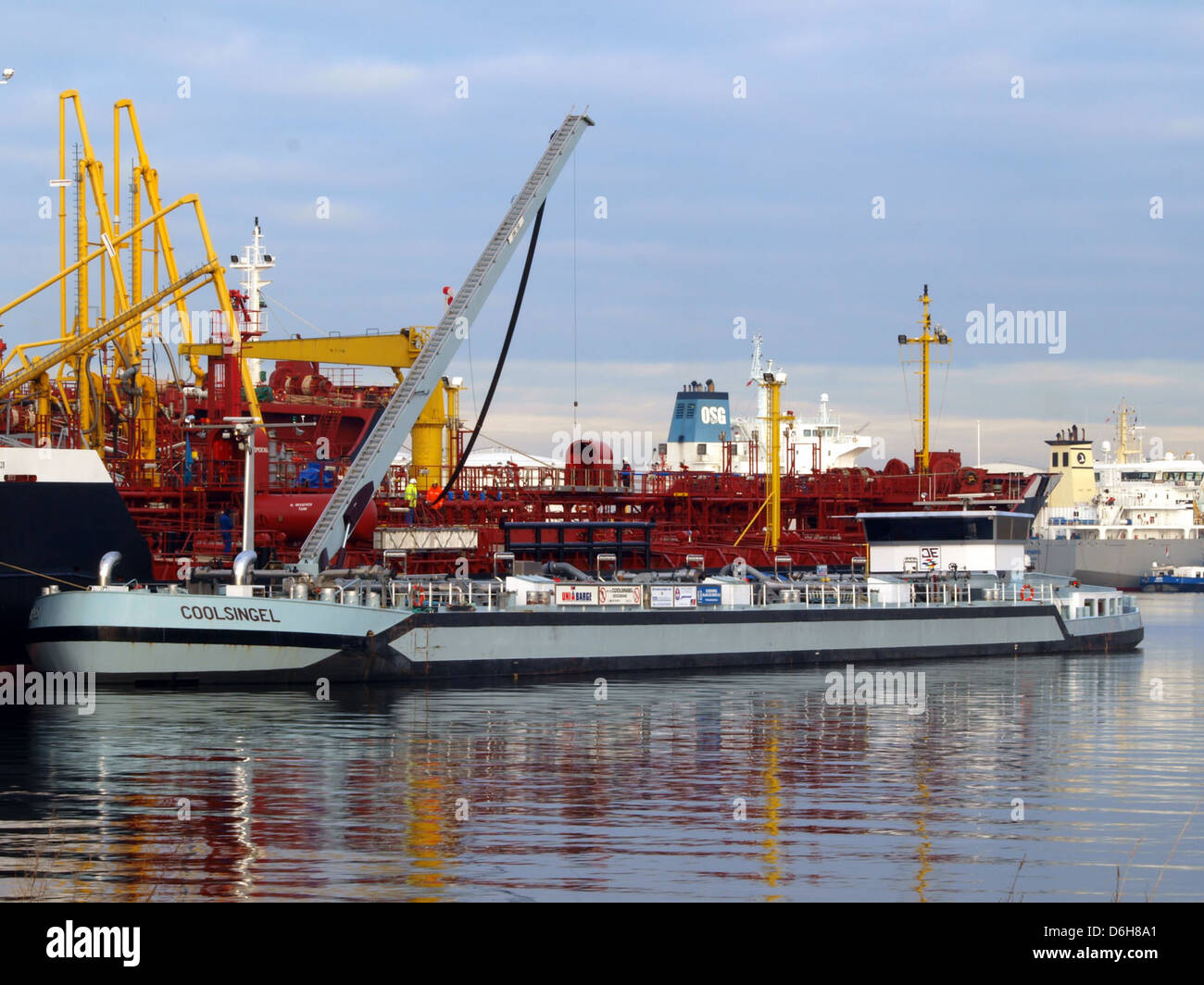 Coolsingel, ENI 02332046, is an inland cargo vessel used for ...