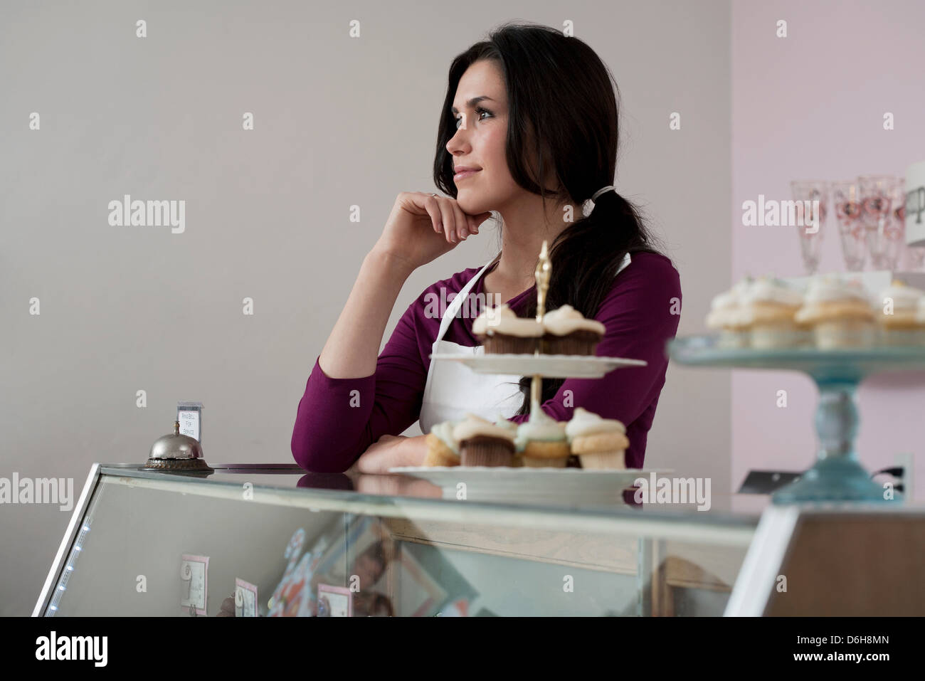 Cake reflecting on counter hi-res stock photography and images - Alamy