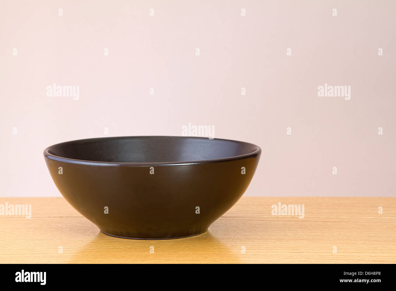 Empty bowl black hi-res stock photography and images - Alamy