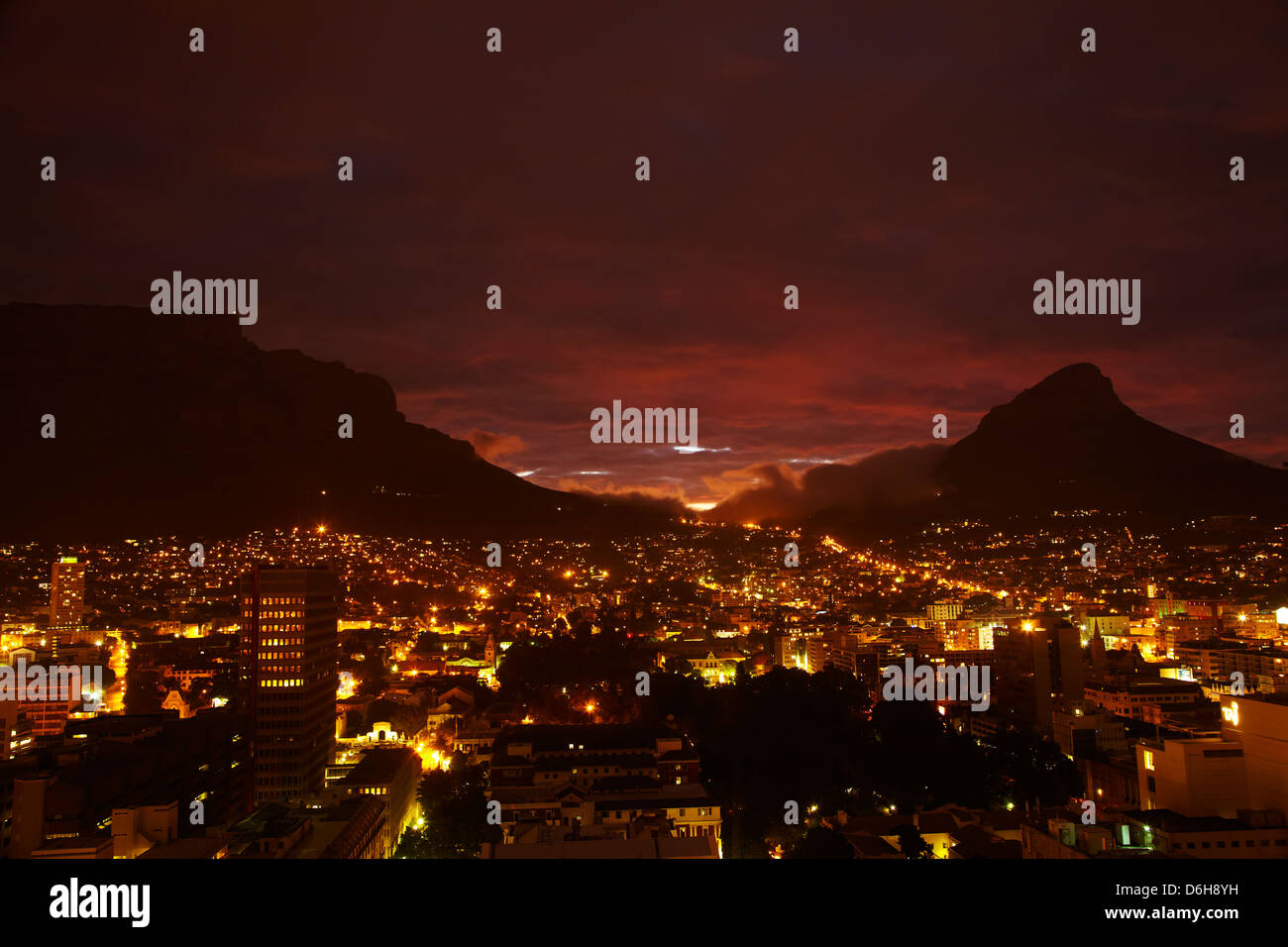 Cape town night table mountain hi-res stock photography and images - Alamy