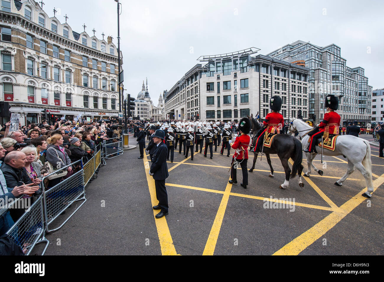 Ludgate circus soldiers hi-res stock photography and images - Alamy