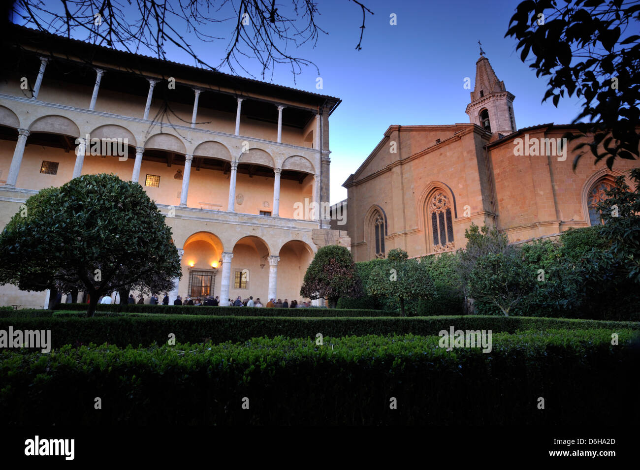 Italy, Tuscany, Pienza, Palazzo Piccolomini garden and cathedral Stock ...