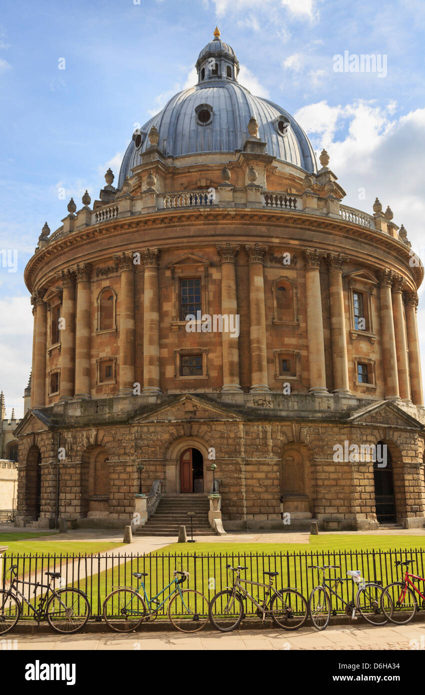 Historic university building in oxford city hi-res stock photography ...
