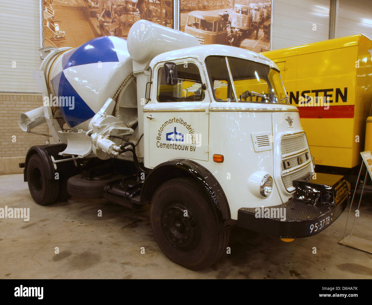 The DAF A 1902 DS is a model of truck produced by the Dutch automotive ...