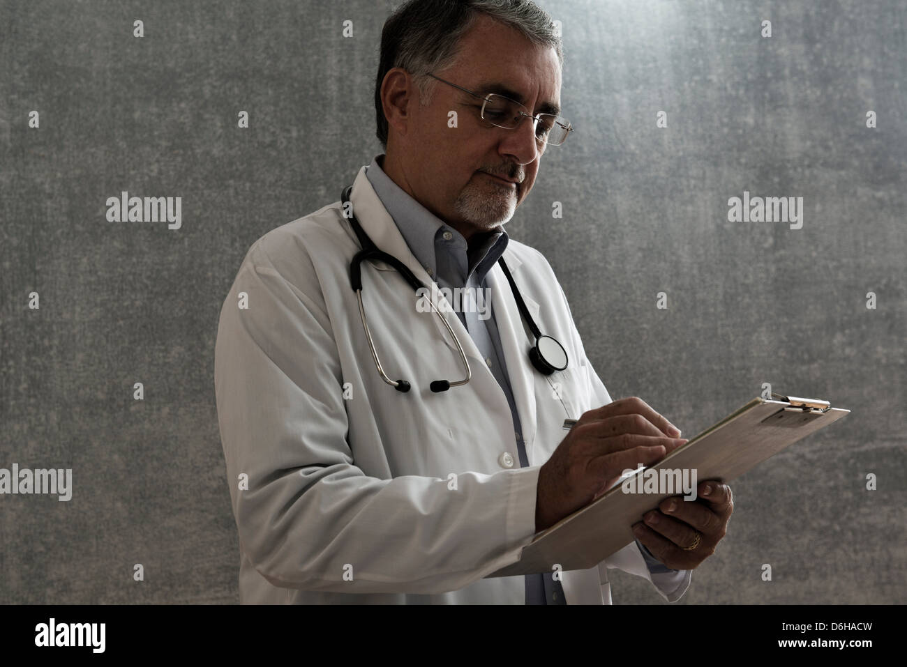 Doctor writing on chart hi-res stock photography and images - Alamy