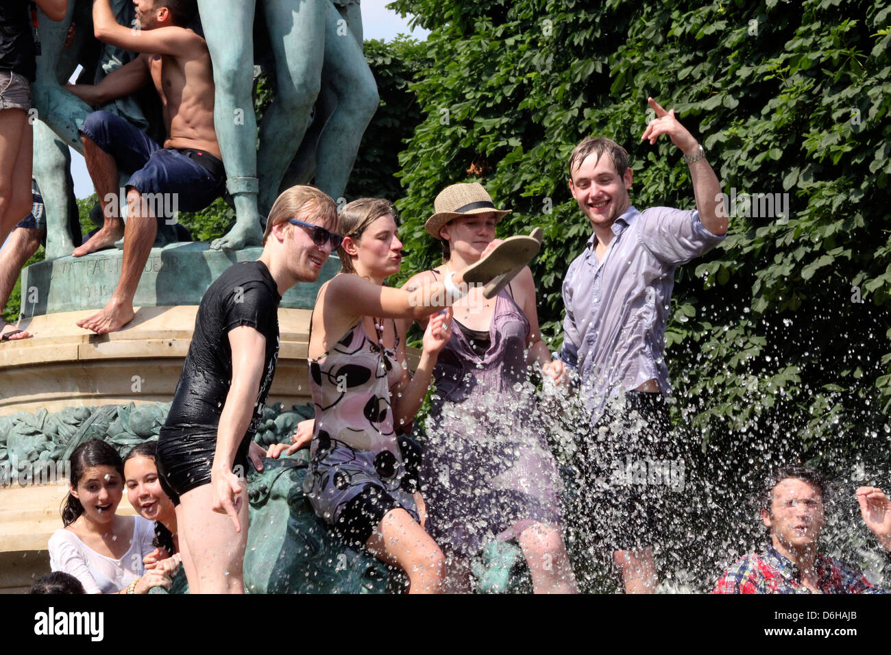 Fountain smiling hi-res stock photography and images - Alamy