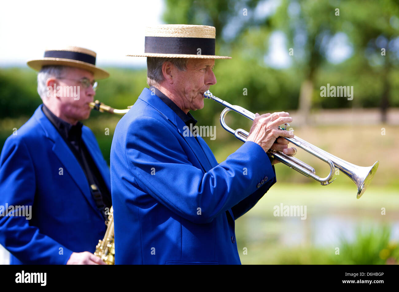 English garden party hi-res stock photography and images - Alamy