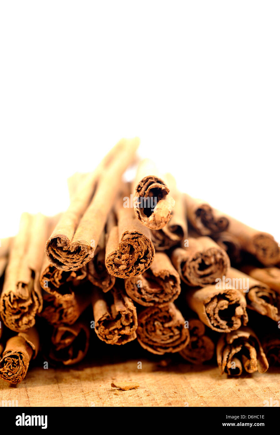 Cinnamon spice sticks Stock Photo - Alamy