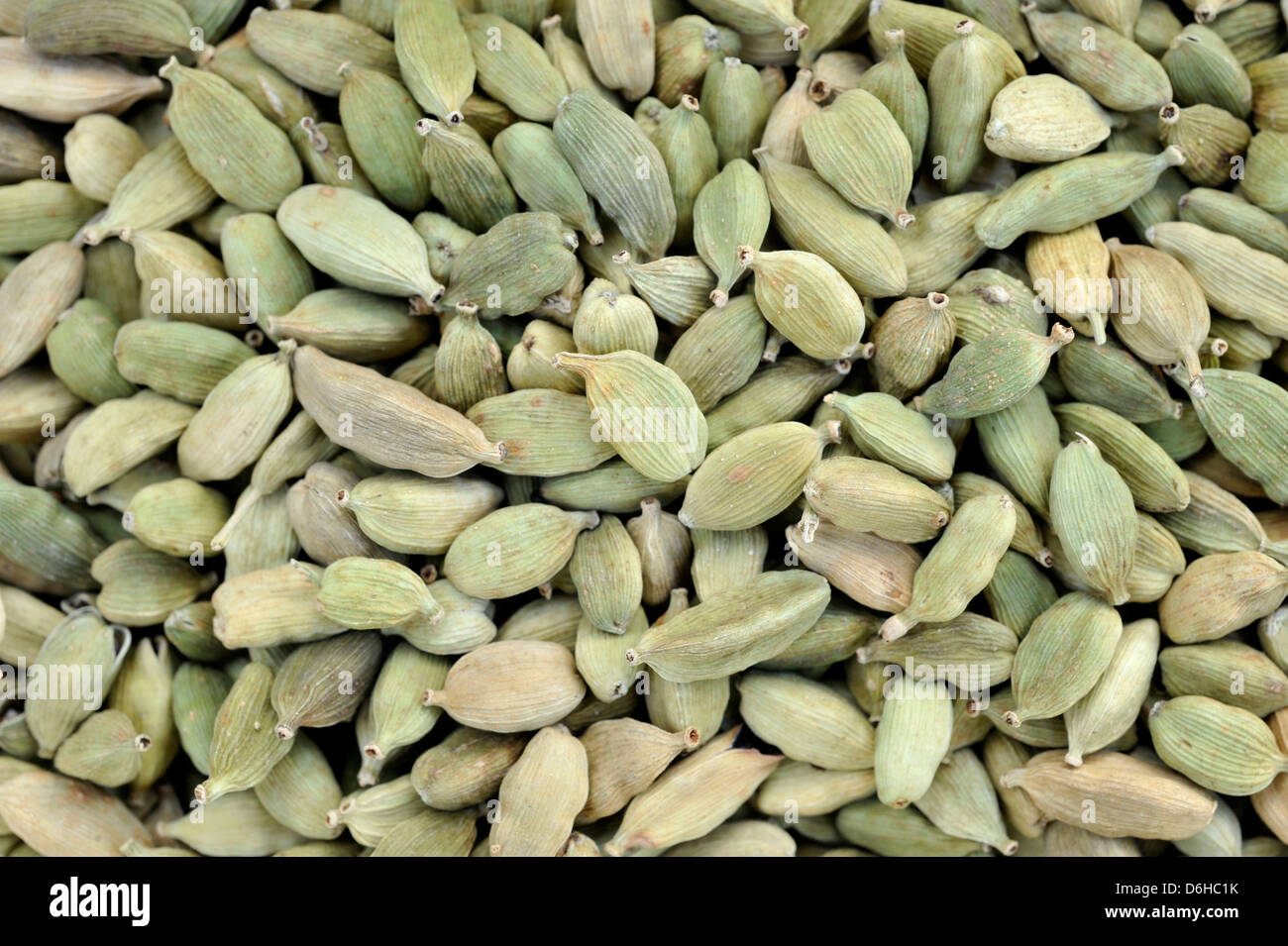 Dried cardamom pods hi-res stock photography and images - Alamy