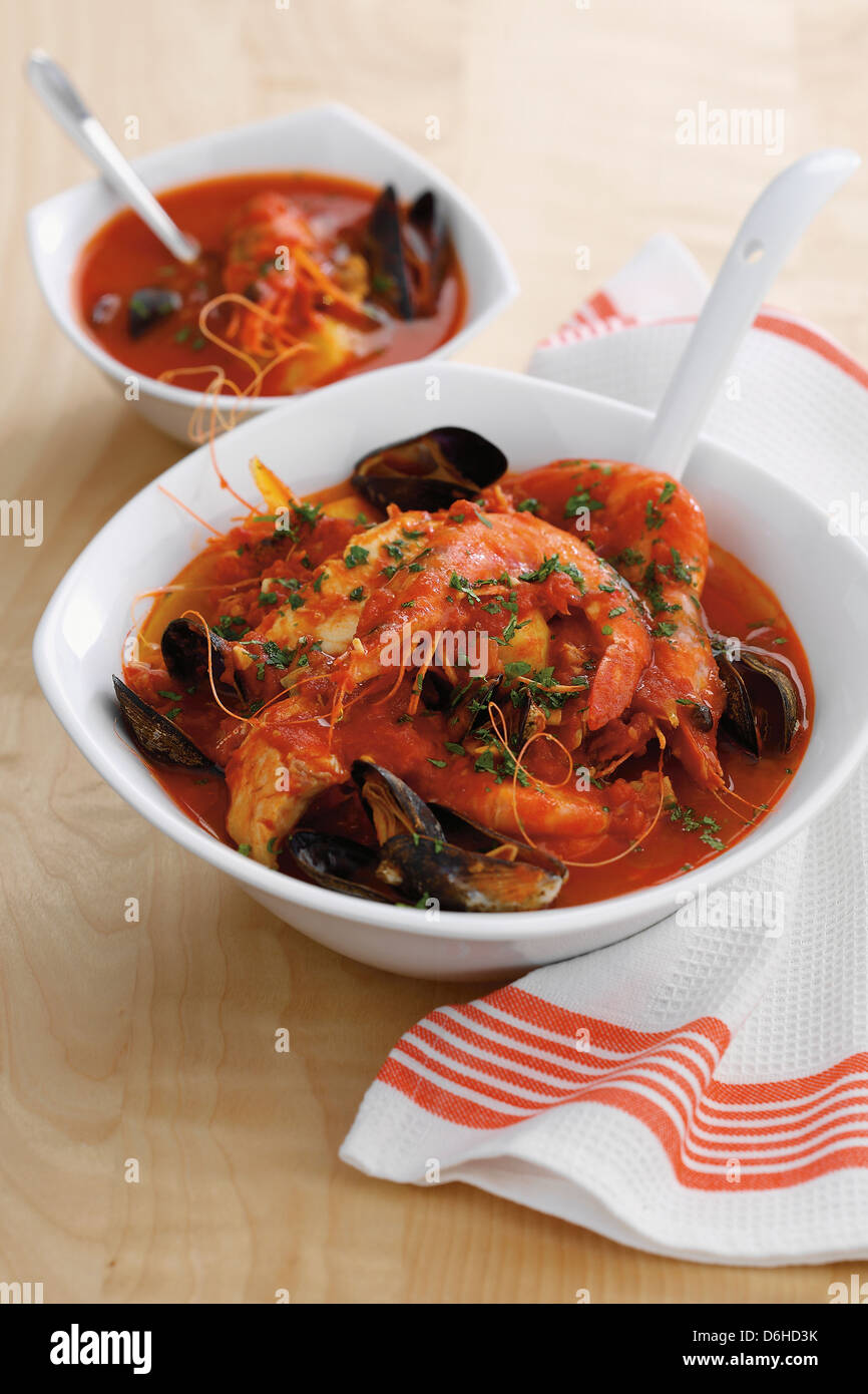 Fish stew with prawns and mussels Stock Photo - Alamy