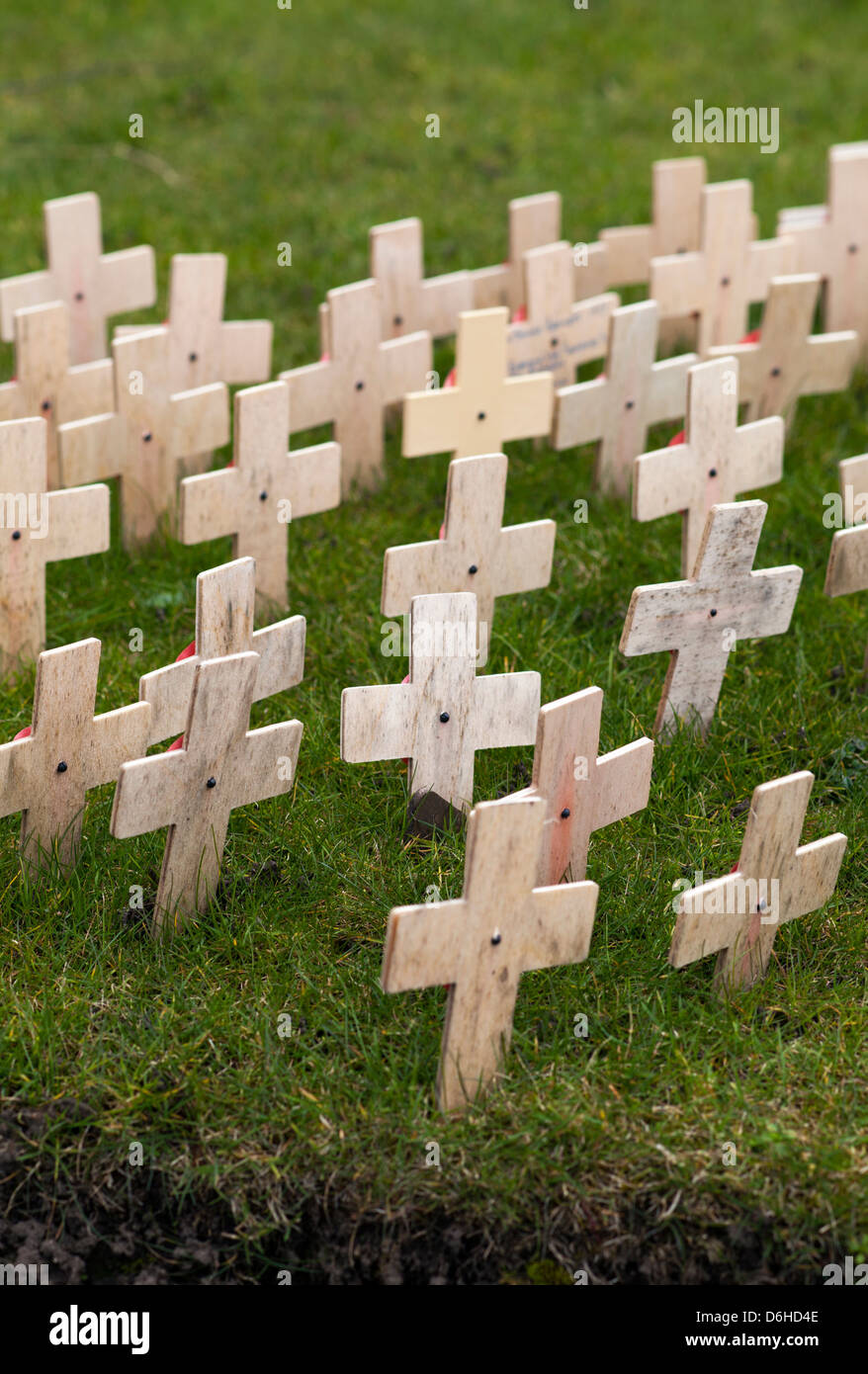 Memorial day wooden cross hi-res stock photography and images - Alamy