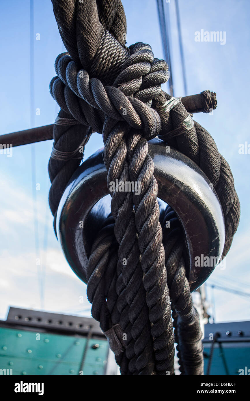 Rigging uss constitution hi-res stock photography and images - Alamy