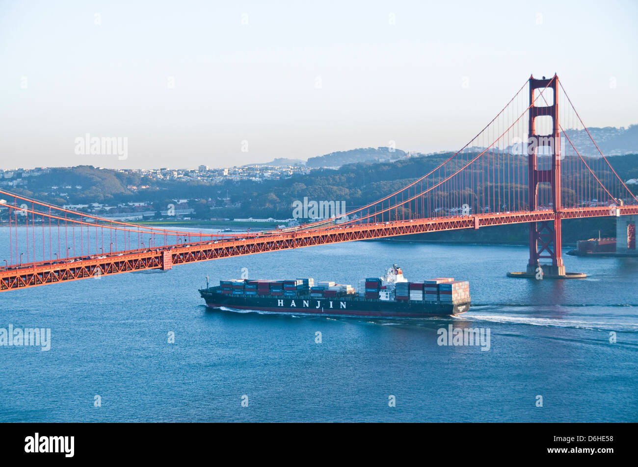 Golden Gate Bridge freighter Stock Photo - Alamy