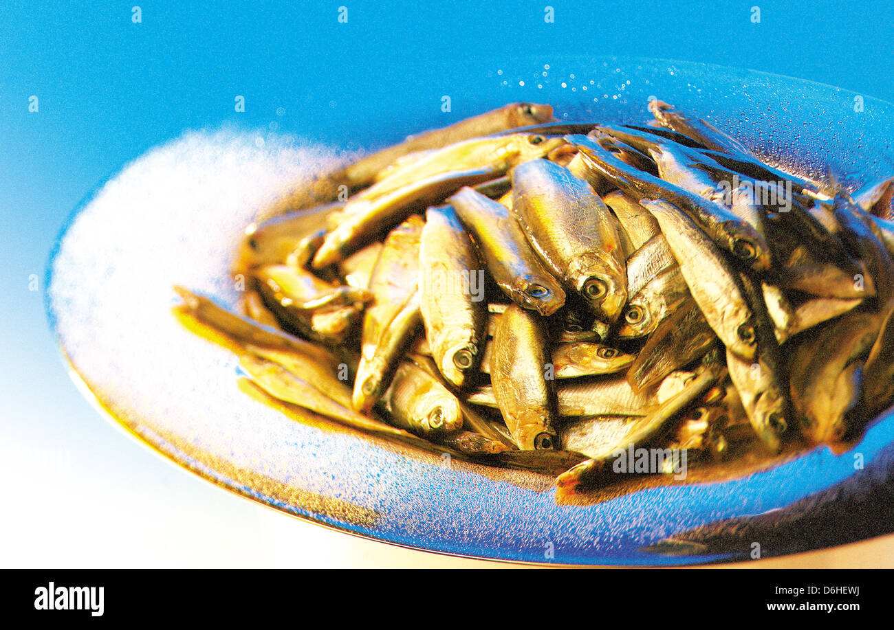 Whitebait hi-res stock photography and images - Alamy