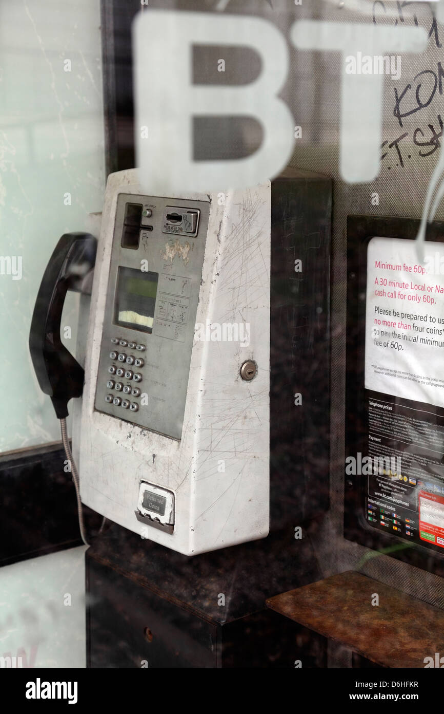 Bt telephone box hi-res stock photography and images - Alamy