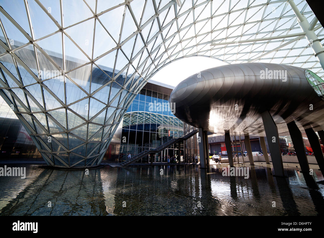 Curved glass pavilions hi-res stock photography and images - Alamy
