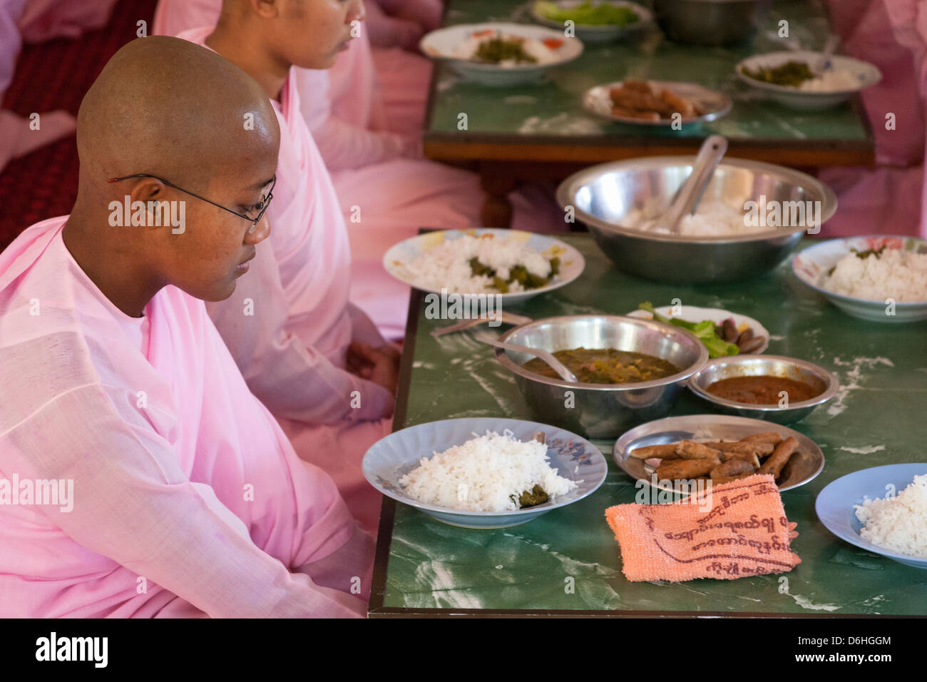 Nuns eating their meals, Sakyadhita Thilashin Nunnery School, Sagaing ...