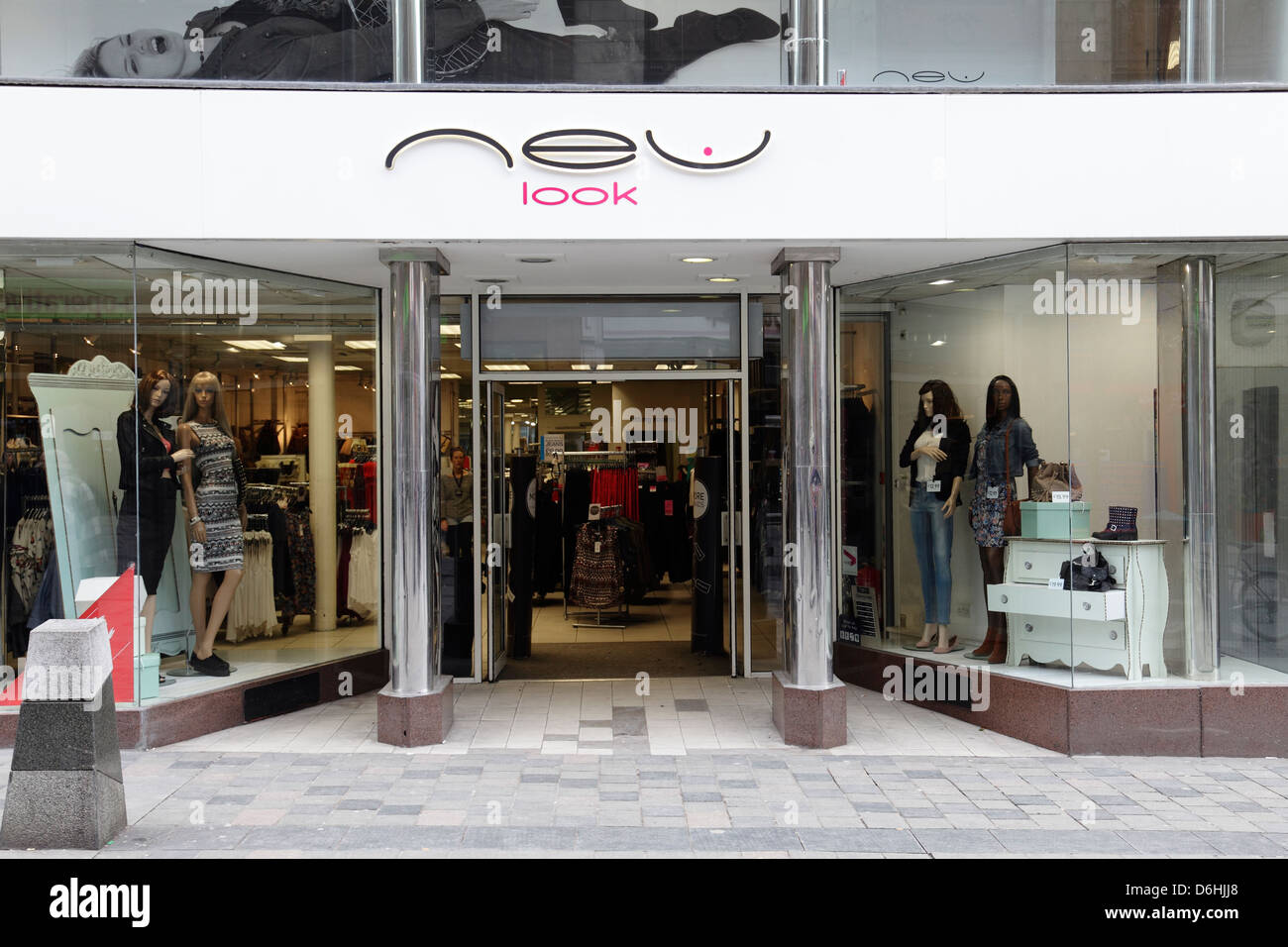 New look shop hi-res stock photography and images - Alamy