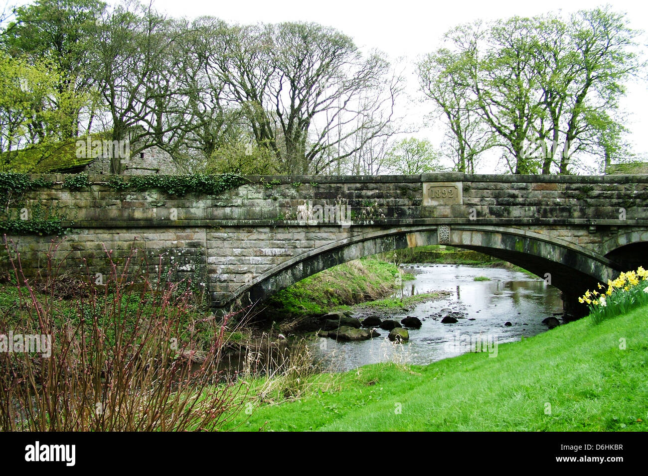 Linton bridge, Yorkshire Dales, UK, England iconic stone arch bridge ...