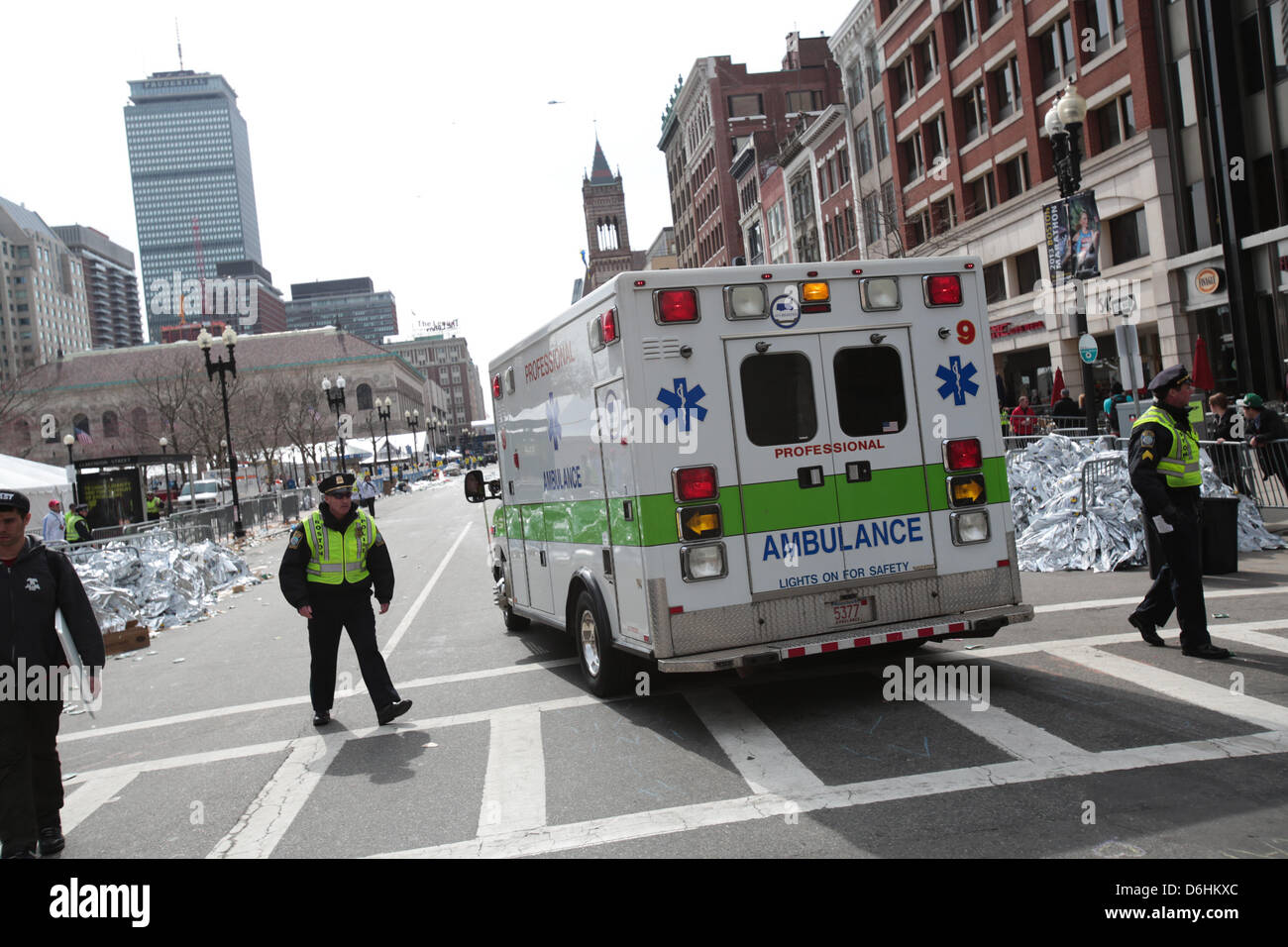 Boston marathon bombing 2013 emergency hi-res stock photography and ...