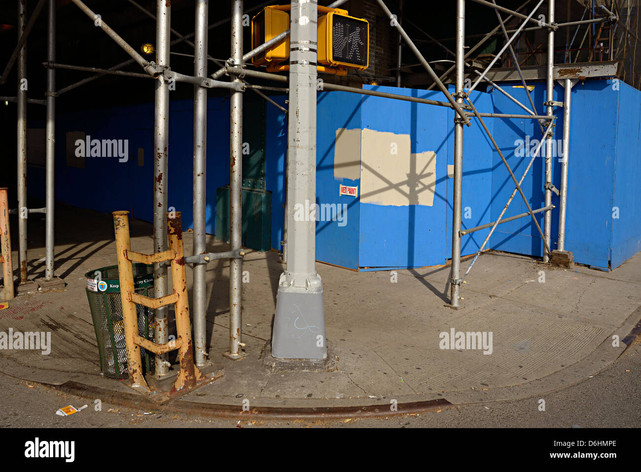 City street corner hi-res stock photography and images - Alamy