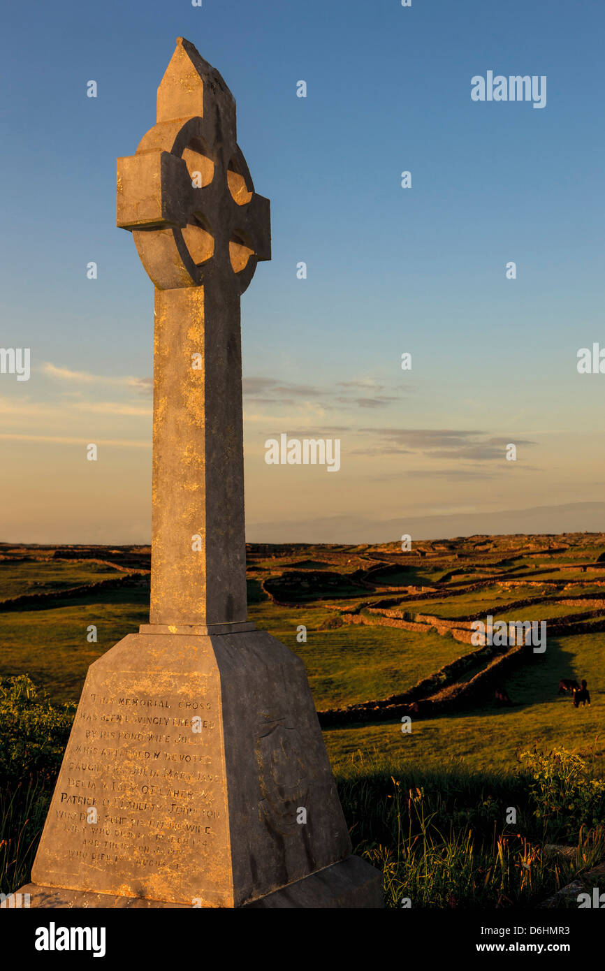 Inishmore island hi-res stock photography and images - Alamy