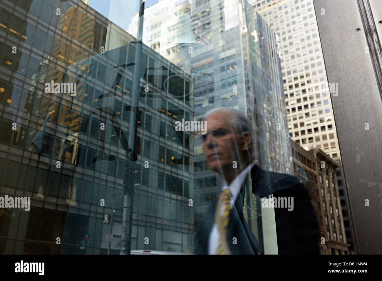 manhattan window reflection Stock Photo - Alamy