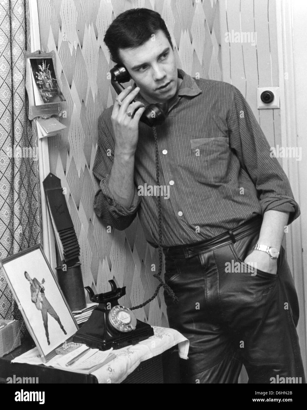 MARTY WILDE UK pop singer at his Blackheath home about 1958 Stock Photo ...