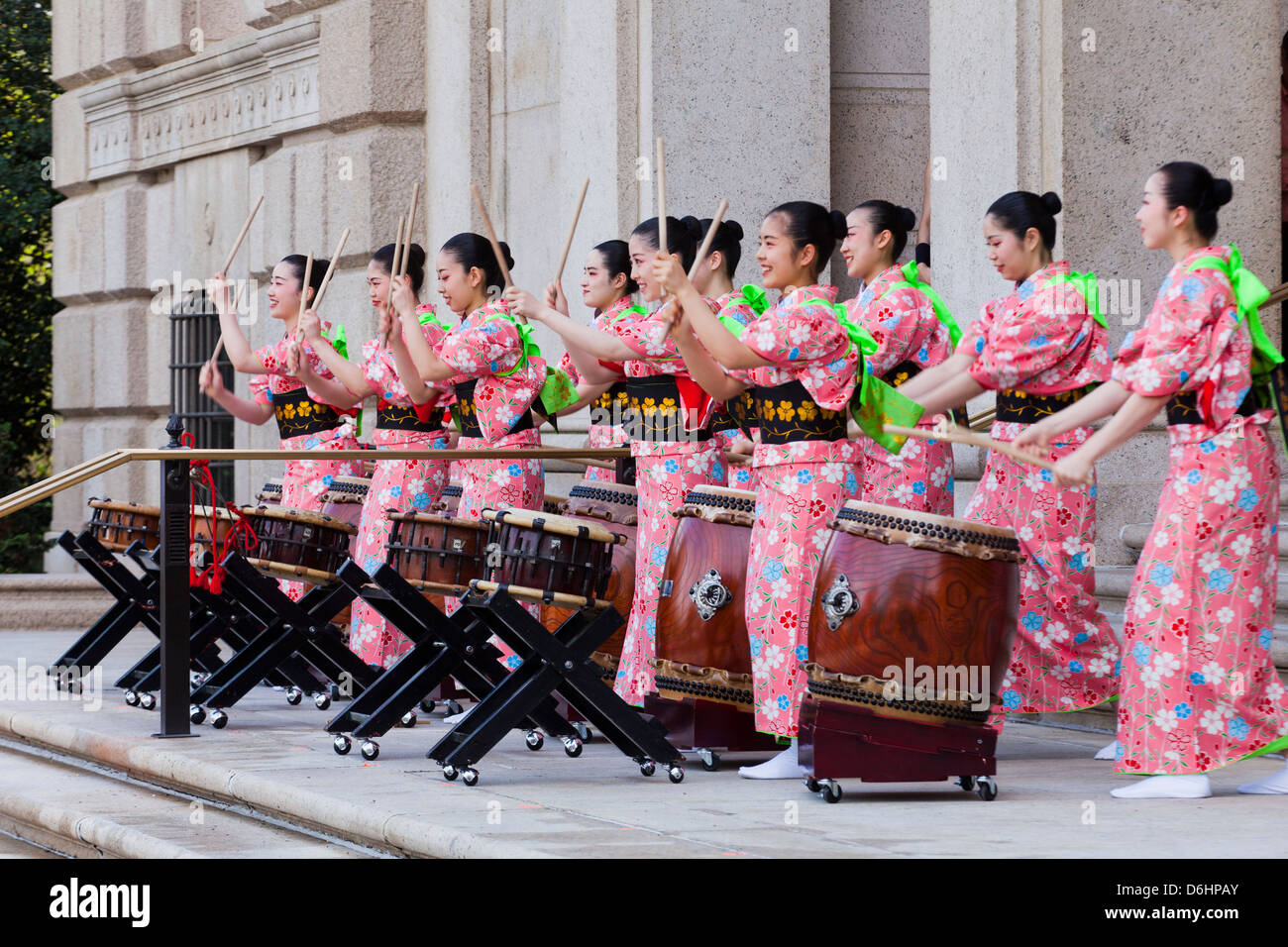 Female taiko drummers hi-res stock photography and images - Alamy