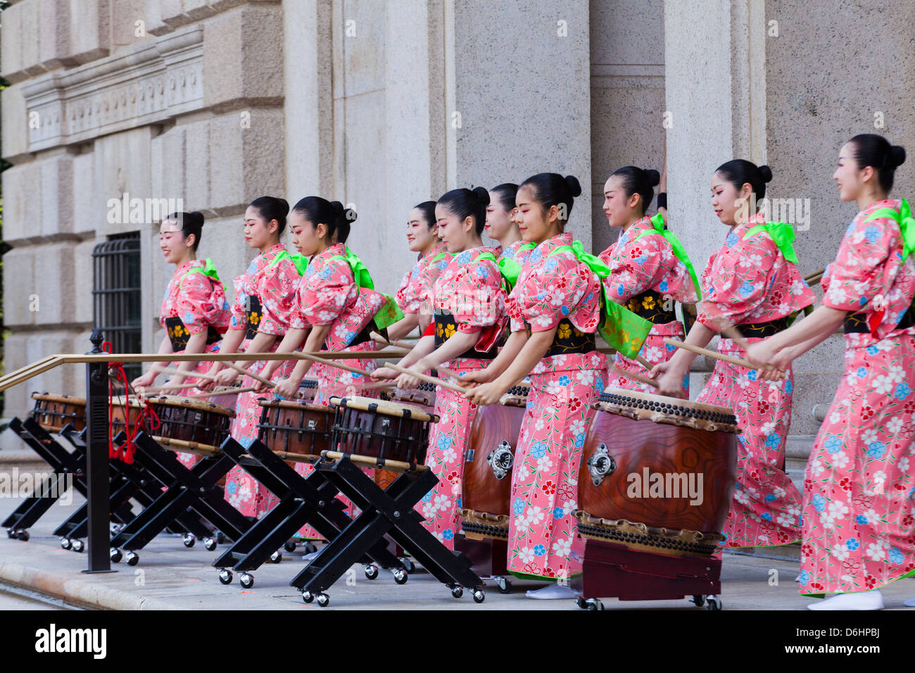 Female taiko drummers hi-res stock photography and images - Alamy