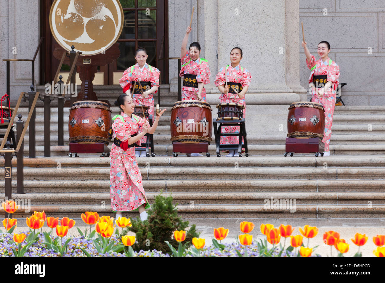 Japanese Taiko drumming performance Stock Photo - Alamy