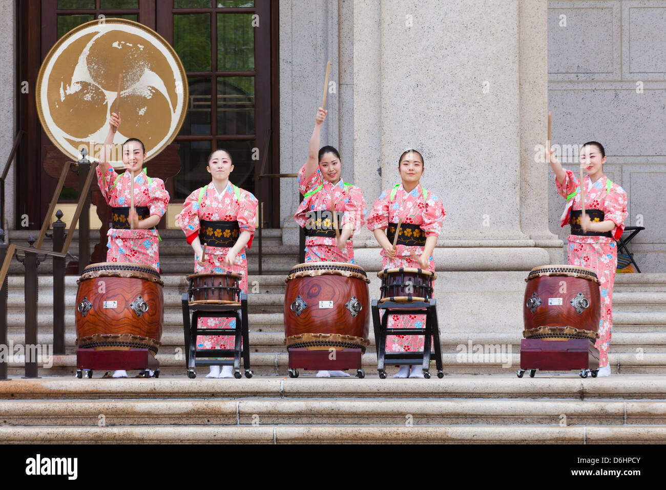 Japanese Taiko drumming performance Stock Photo - Alamy