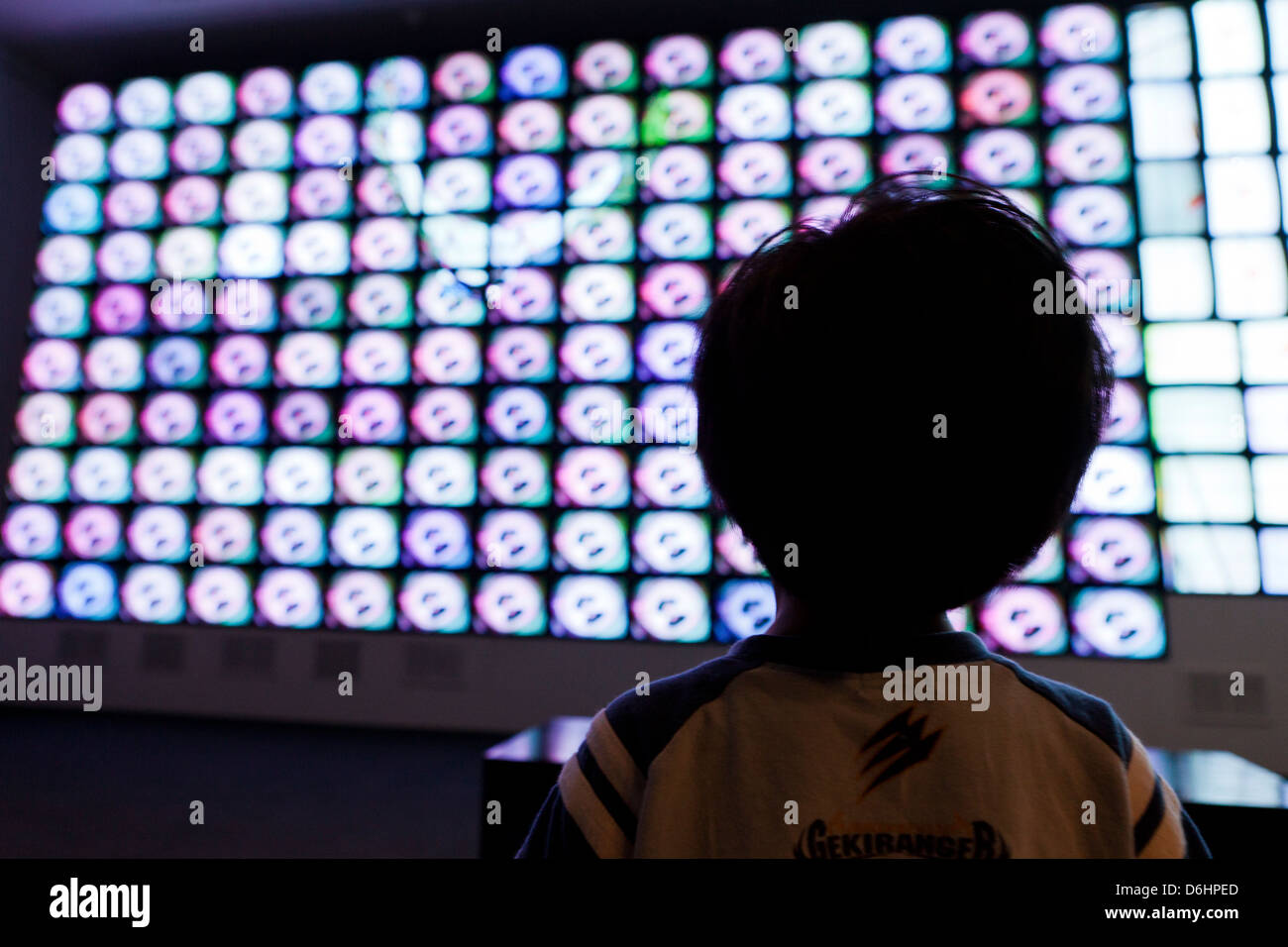 Watching screens hi-res stock photography and images - Alamy