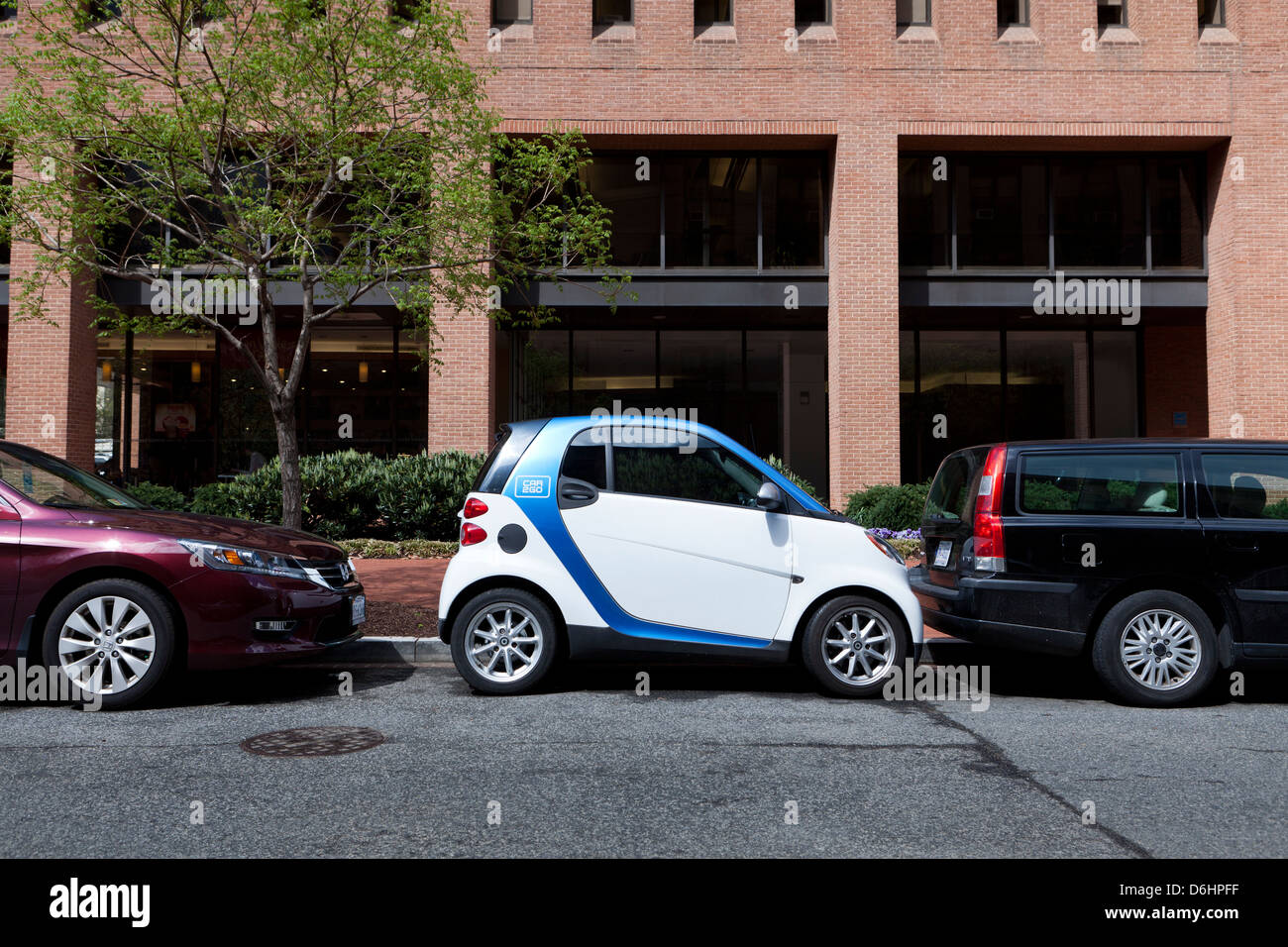 SmartCar parked in between two cars Stock Photo - Alamy