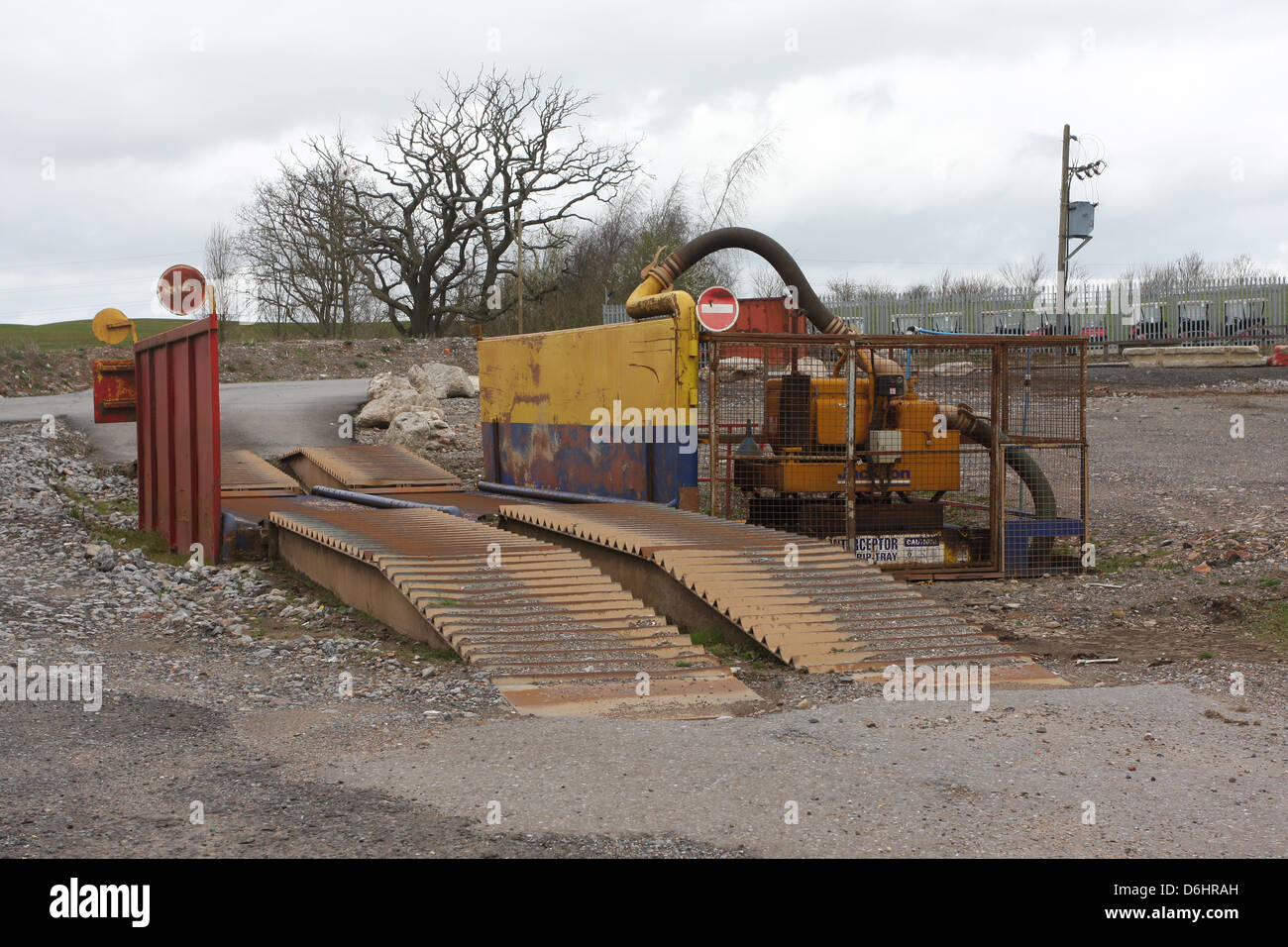 Wheel wash hi-res stock photography and images - Alamy