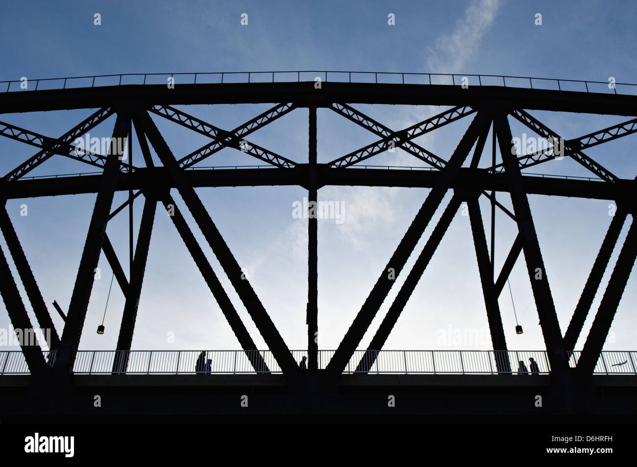 Railroad bridge truss hi-res stock photography and images - Alamy