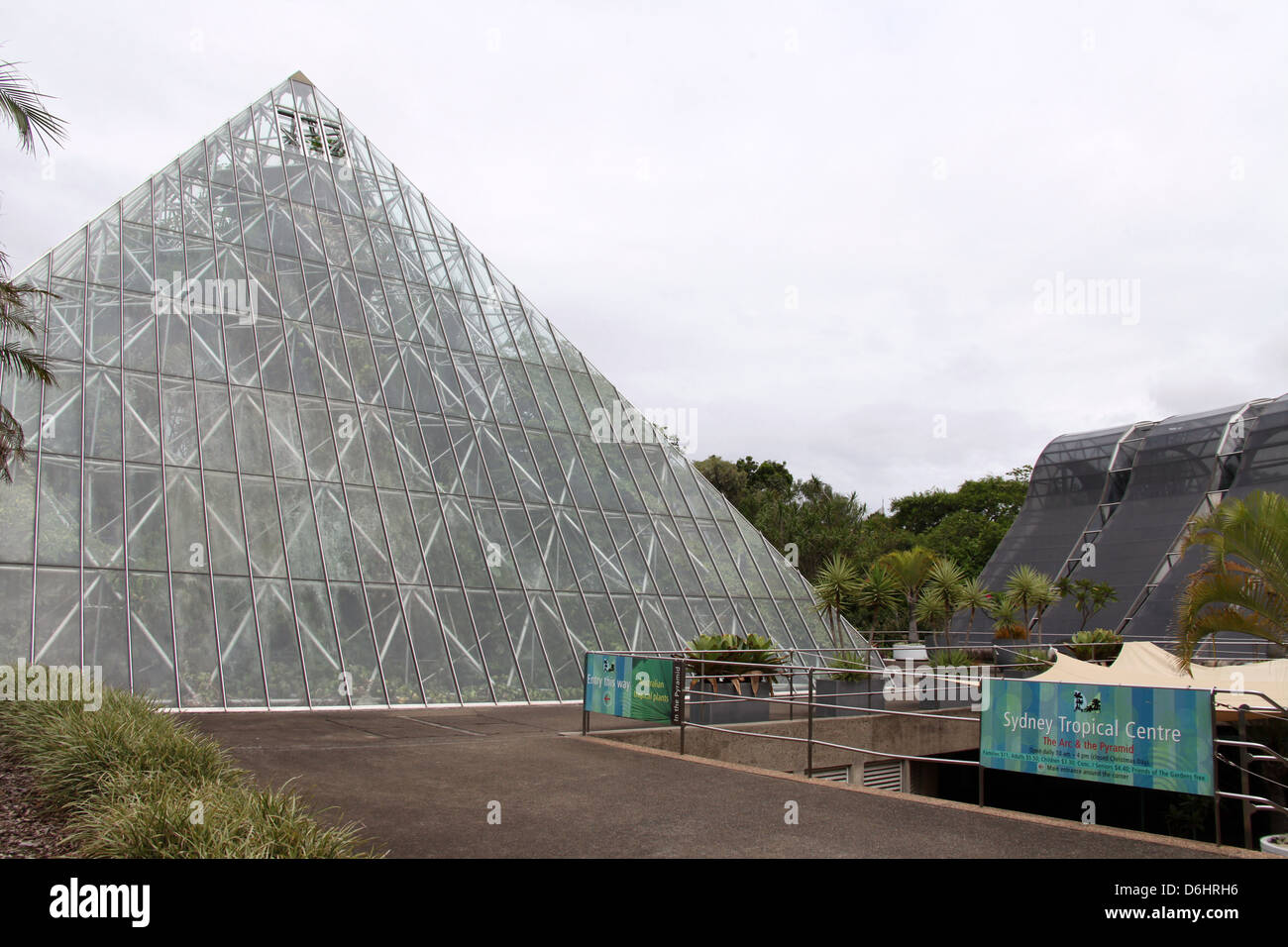 Sydney botanic gardens pyramid hi-res stock photography and images - Alamy