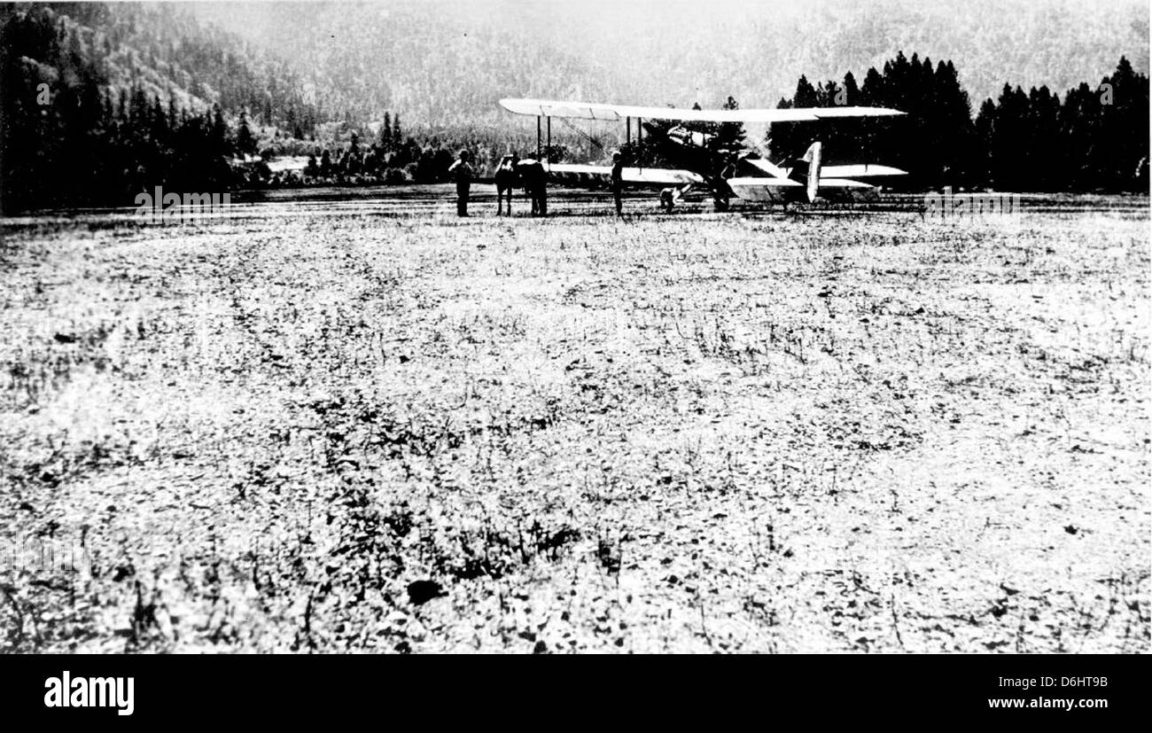 Airplane ground view Black and White Stock Photos & Images - Alamy