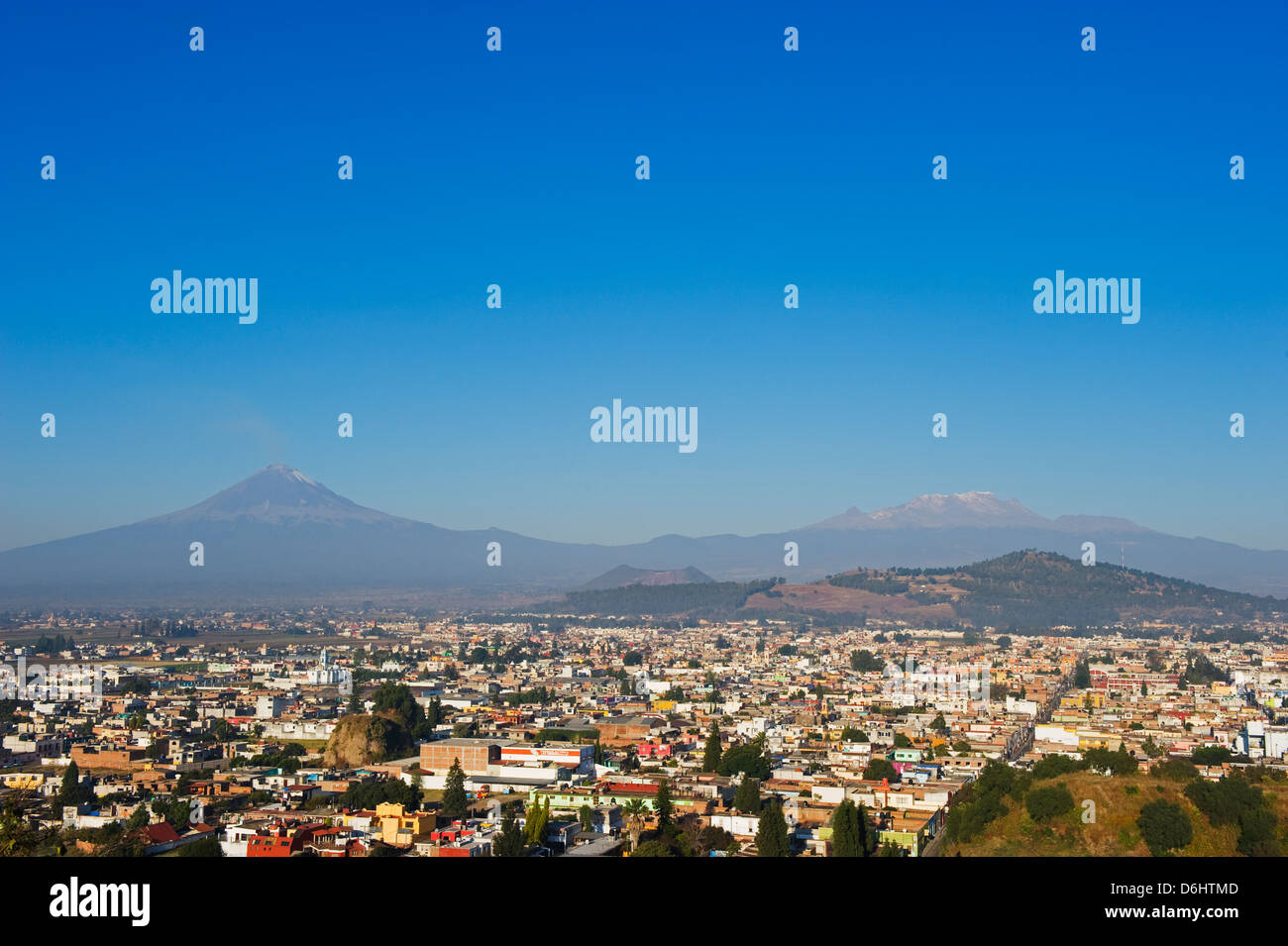 Volcan de Popocatepetl (5452m), and Volcan de Iztaccihuatl (5220m ...