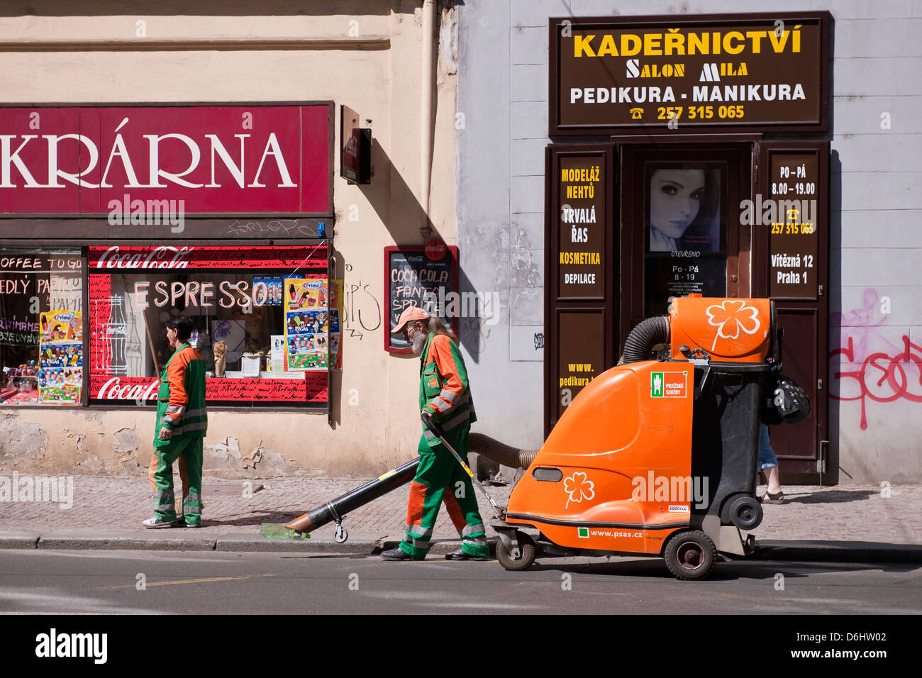 Street sweeper machine hi-res stock photography and images - Alamy