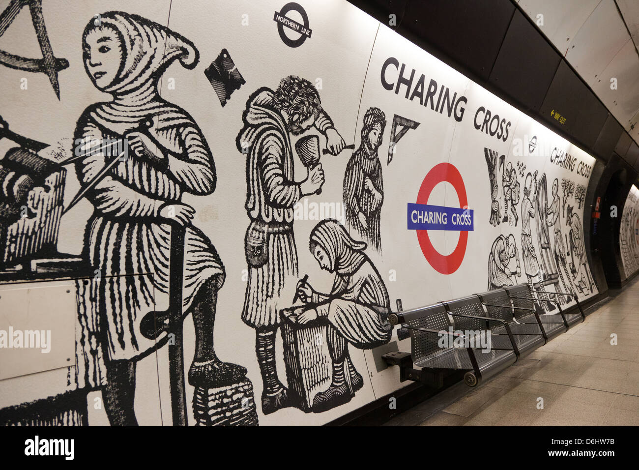 Charing cross underground station platform hi-res stock photography and ...