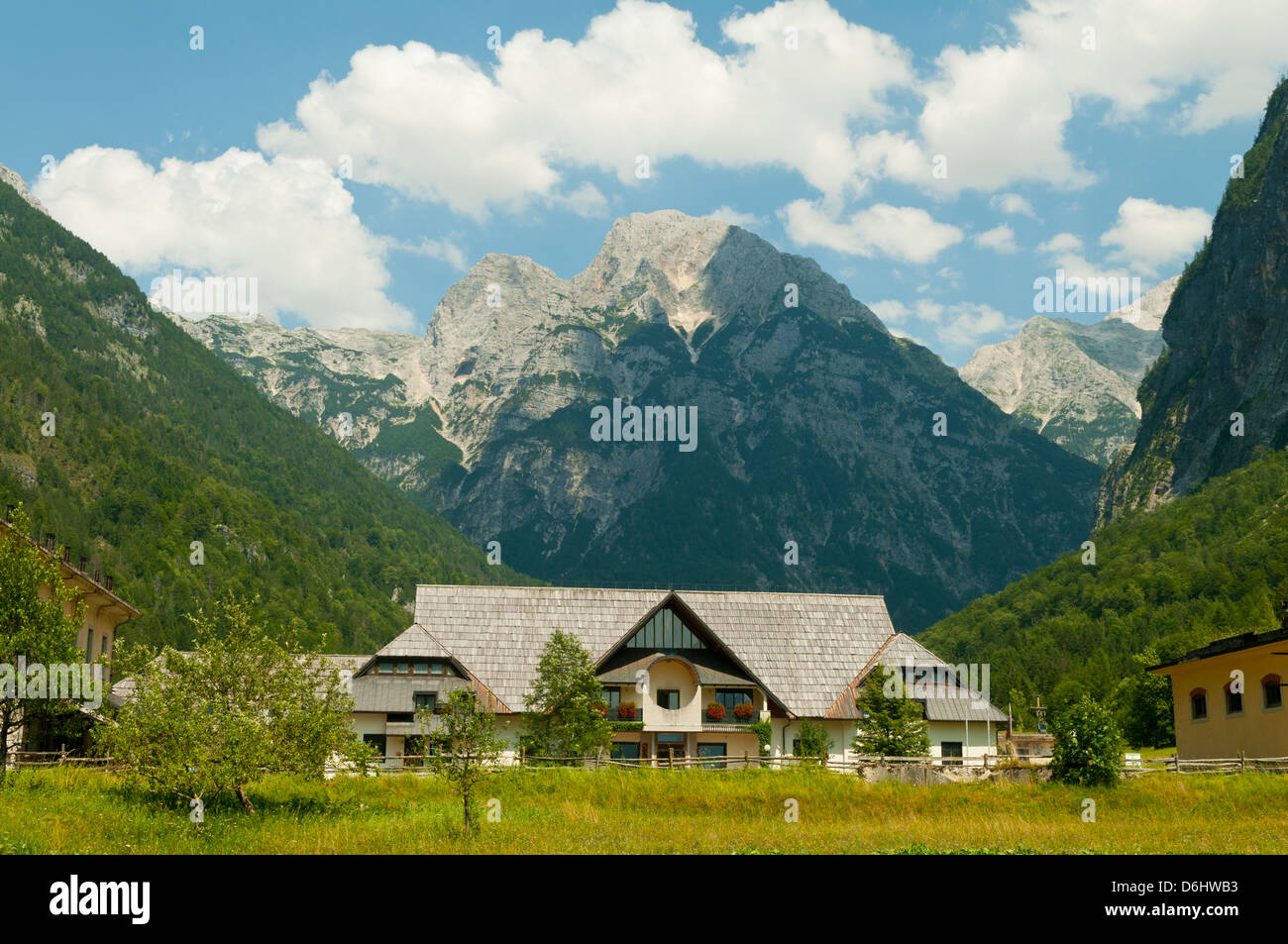 Alpine house hi-res stock photography and images - Alamy